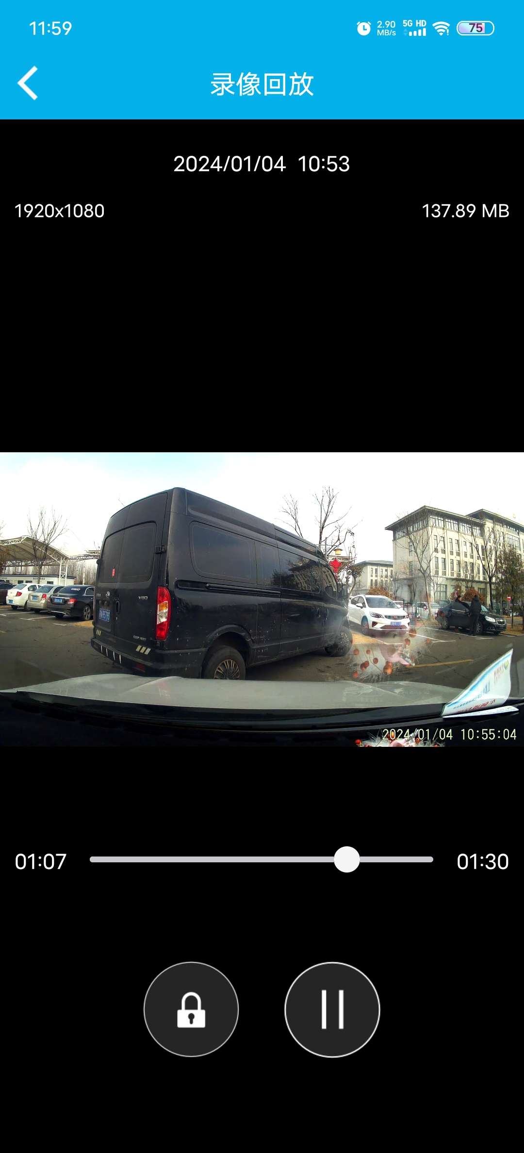 在车管所，车门被旁边黑色车开门碰掉漆 - 关注泗洪 - 泗洪风情网 www.shfq.com